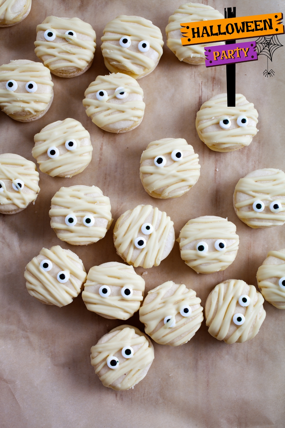 Halloween Mummy Macaroons - Fruity Desserts
