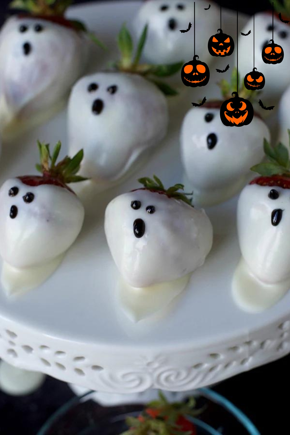 Halloween Strawberry Ghosts - Fruity Desserts