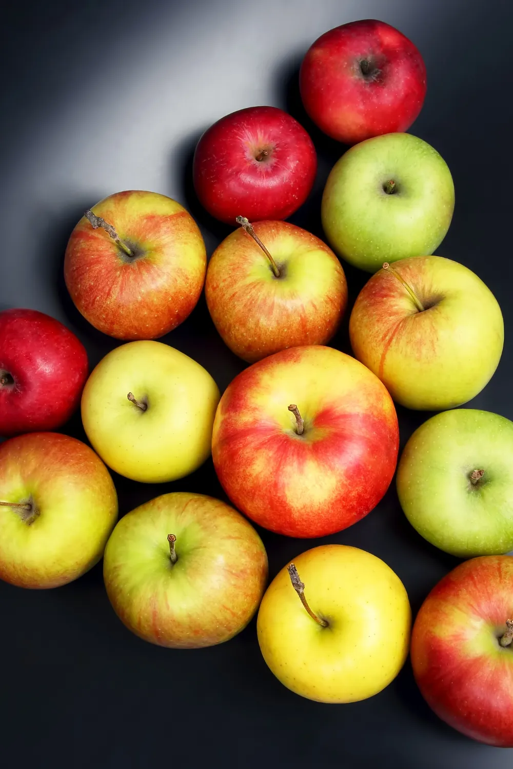 A Guide to Different Types of Apples - Fruity Desserts